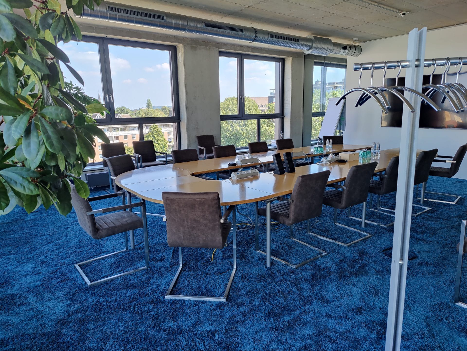 Design-Thinking mit Freunden über den Dächern von Duisburg